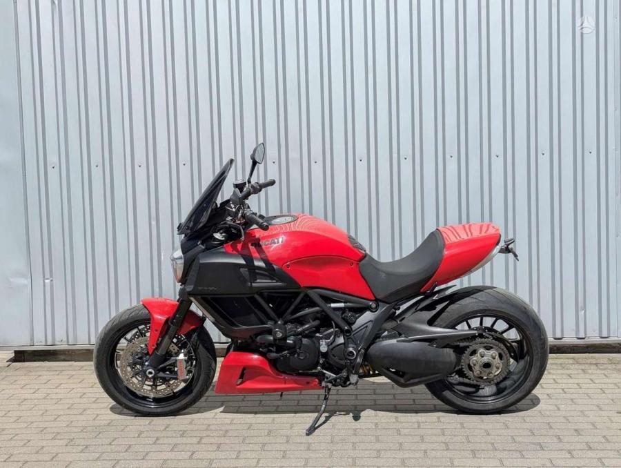 Red Ducati Diavel 2020 in Kaunas, with an engine capacity of 1.20 L and mileage of 36 thousand km for 8500 €, photo 2 on AUTOMOTO.COM.LV
