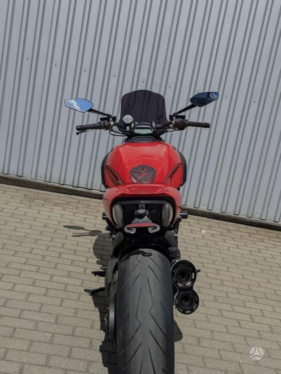 Red Ducati Diavel 2020 in Kaunas, with an engine capacity of 1.20 L and mileage of 36 thousand km for 8500 €, photo 5 on AUTOMOTO.COM.LV