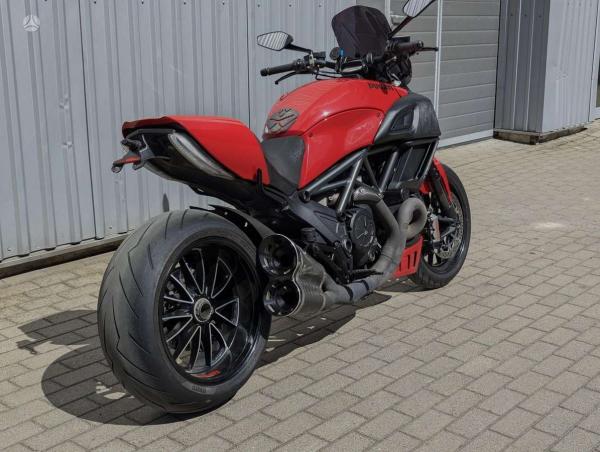 Sarkans Ducati Diavel 2020 Kauņa, ar dzinēja tilpumu 1.20 L un nobraukumu 36 tūkst. km par 8500 €, foto 6 vietnē AUTOMOTO.COM.LV