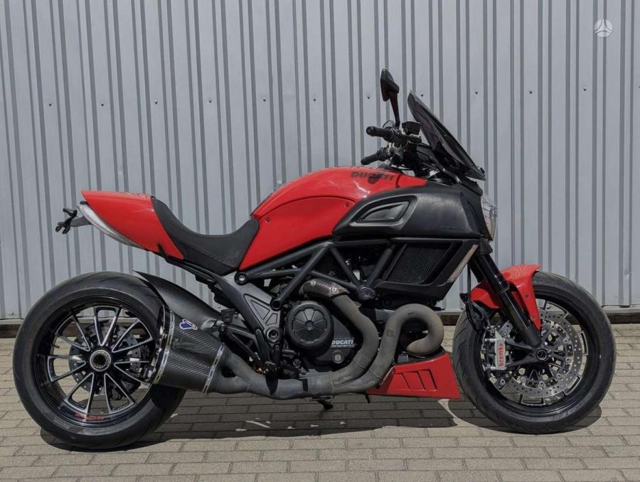 Red Ducati Diavel 2020 in Kaunas, with an engine capacity of 1.20 L and mileage of 36 thousand km for 8500 €, photo 7 on AUTOMOTO.COM.LV