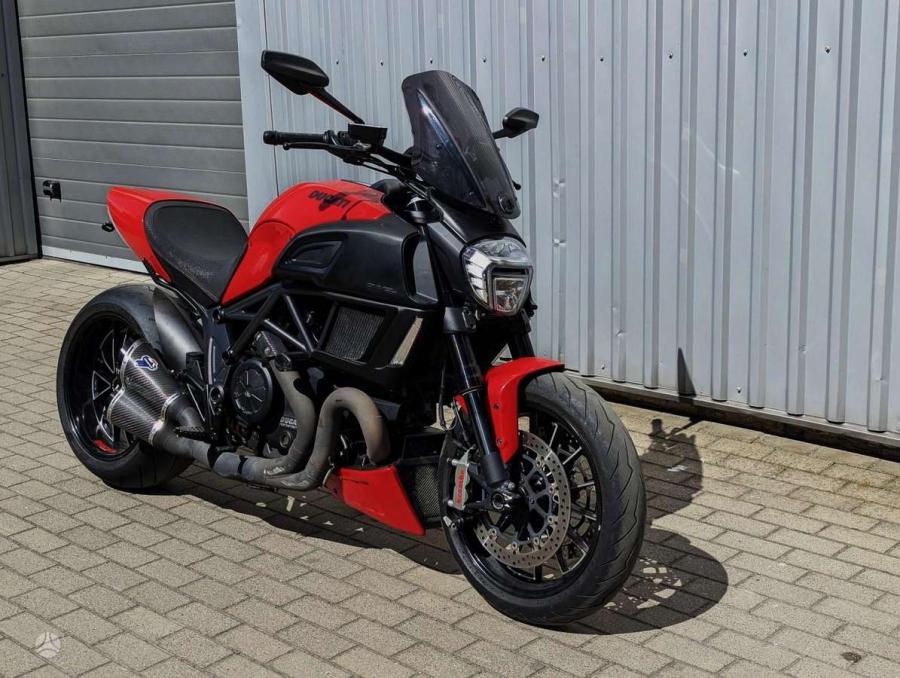 Red Ducati Diavel 2020 in Kaunas, with an engine capacity of 1.20 L and mileage of 36 thousand km for 8500 €, photo 8 on AUTOMOTO.COM.LV