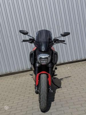 Red Ducati Diavel 2020 in Kaunas, with an engine capacity of 1.20 L and mileage of 36 thousand km for 8500 €, photo 9 on AUTOMOTO.COM.LV