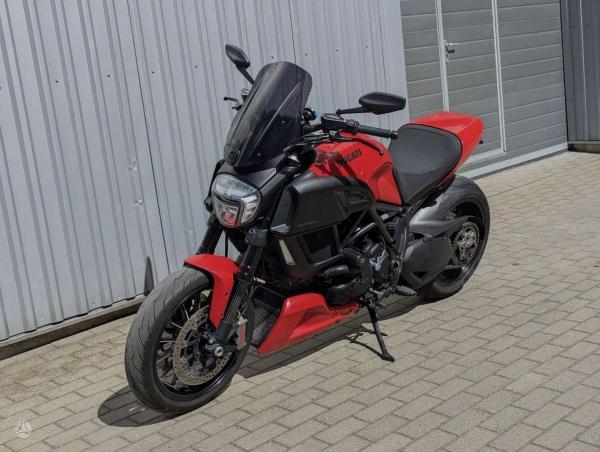 Sarkans Ducati Diavel 2020 Kauņa, ar dzinēja tilpumu 1.20 L un nobraukumu 36 tūkst. km par 8500 €, foto 10 vietnē AUTOMOTO.COM.LV