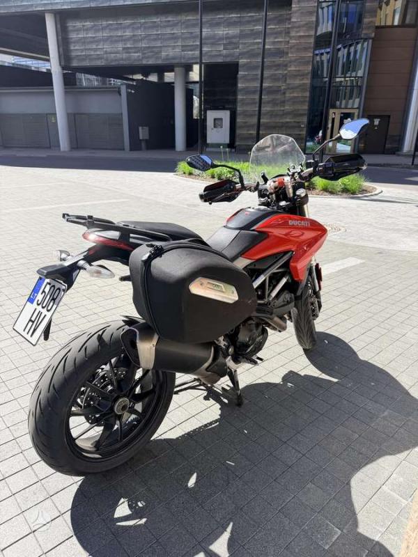 Красный Дукати Hypermotard 2016 в Вильнюс, объемом двигателя 0.94 л и пробегом 13 тыс. км за 5600 €, фото 5 на AUTOMOTO.COM.LV