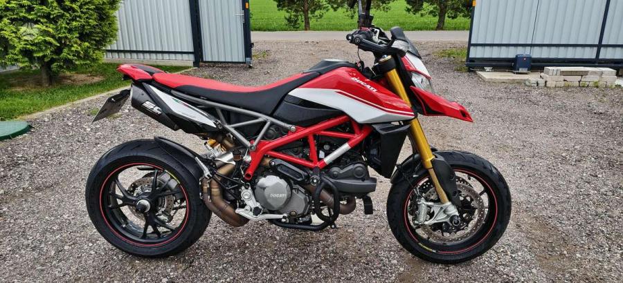 Red Ducati Hypermotard 2020 in Salcininkai, with an engine capacity of 0.94 L and mileage of 8 thousand km for 9600 €, photo 1 on AUTOMOTO.COM.LV