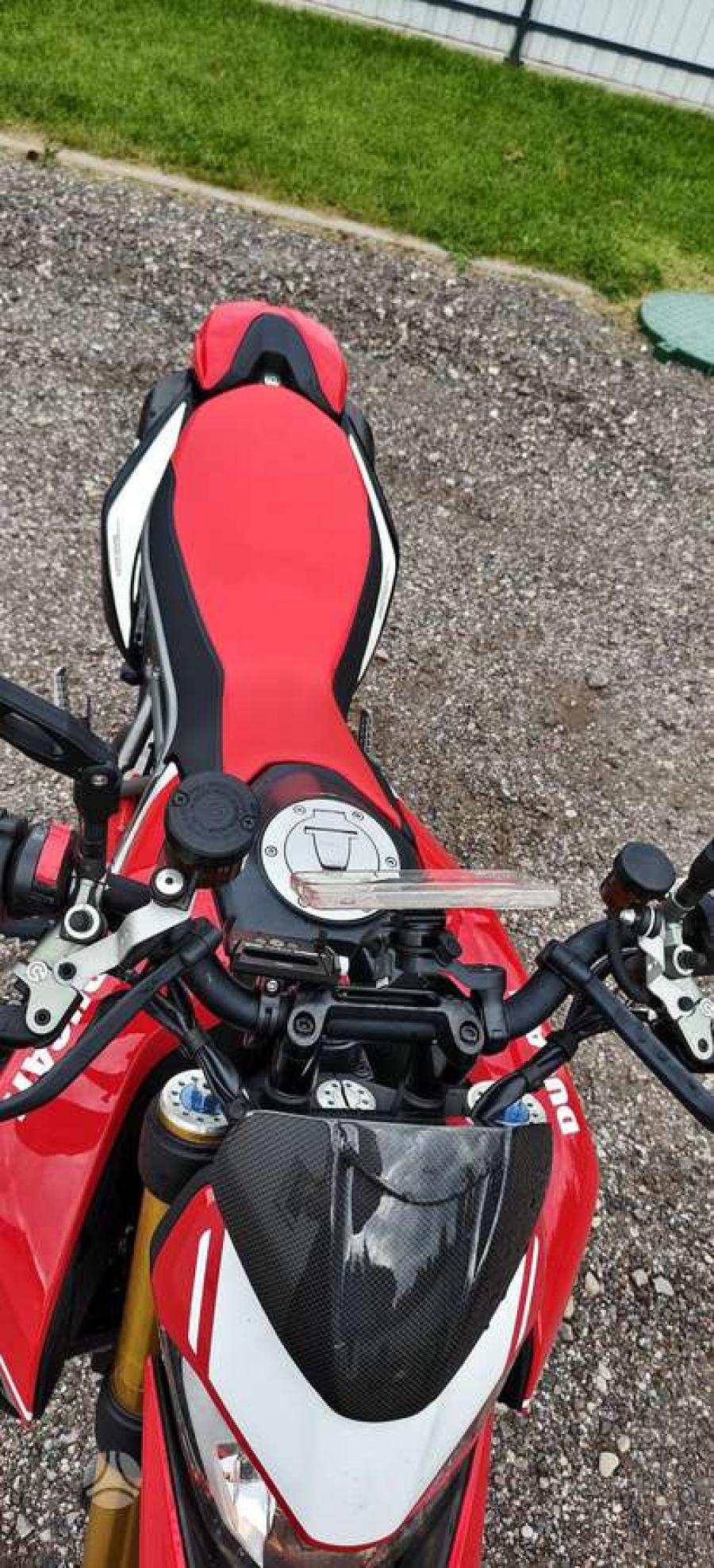 Red Ducati Hypermotard 2020 in Salcininkai, with an engine capacity of 0.94 L and mileage of 8 thousand km for 9600 €, photo 8 on AUTOMOTO.COM.LV