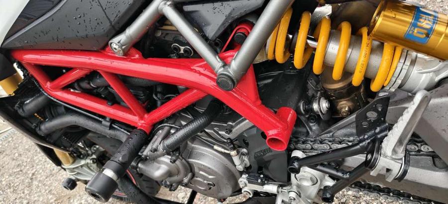 Red Ducati Hypermotard 2020 in Salcininkai, with an engine capacity of 0.94 L and mileage of 8 thousand km for 9600 €, photo 9 on AUTOMOTO.COM.LV