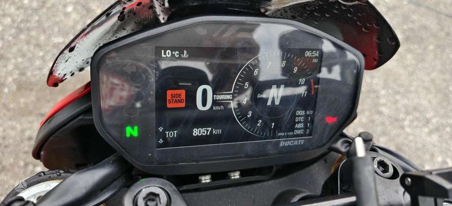 Red Ducati Hypermotard 2020 in Salcininkai, with an engine capacity of 0.94 L and mileage of 8 thousand km for 9600 €, photo 13 on AUTOMOTO.COM.LV