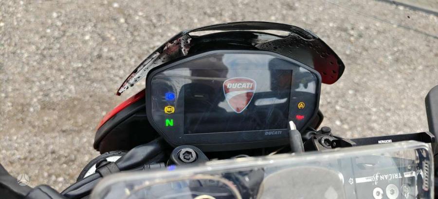 Red Ducati Hypermotard 2020 in Salcininkai, with an engine capacity of 0.94 L and mileage of 8 thousand km for 9600 €, photo 15 on AUTOMOTO.COM.LV