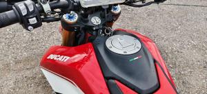 Red Ducati Hypermotard 2020 in Salcininkai, with an engine capacity of 0.94 L and mileage of 8 thousand km for 9600 €, photo 18 on AUTOMOTO.COM.LV