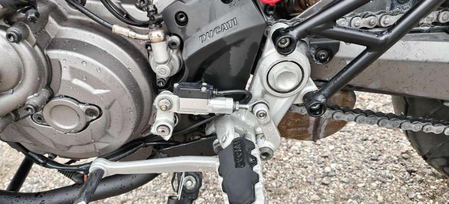 Red Ducati Hypermotard 2020 in Salcininkai, with an engine capacity of 0.94 L and mileage of 8 thousand km for 9600 €, photo 19 on AUTOMOTO.COM.LV