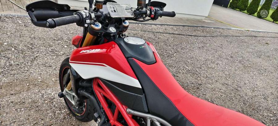 Red Ducati Hypermotard 2020 in Salcininkai, with an engine capacity of 0.94 L and mileage of 8 thousand km for 9600 €, photo 20 on AUTOMOTO.COM.LV