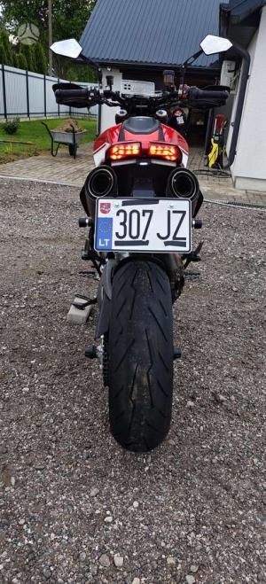 Red Ducati Hypermotard 2020 in Salcininkai, with an engine capacity of 0.94 L and mileage of 8 thousand km for 9600 €, photo 24 on AUTOMOTO.COM.LV