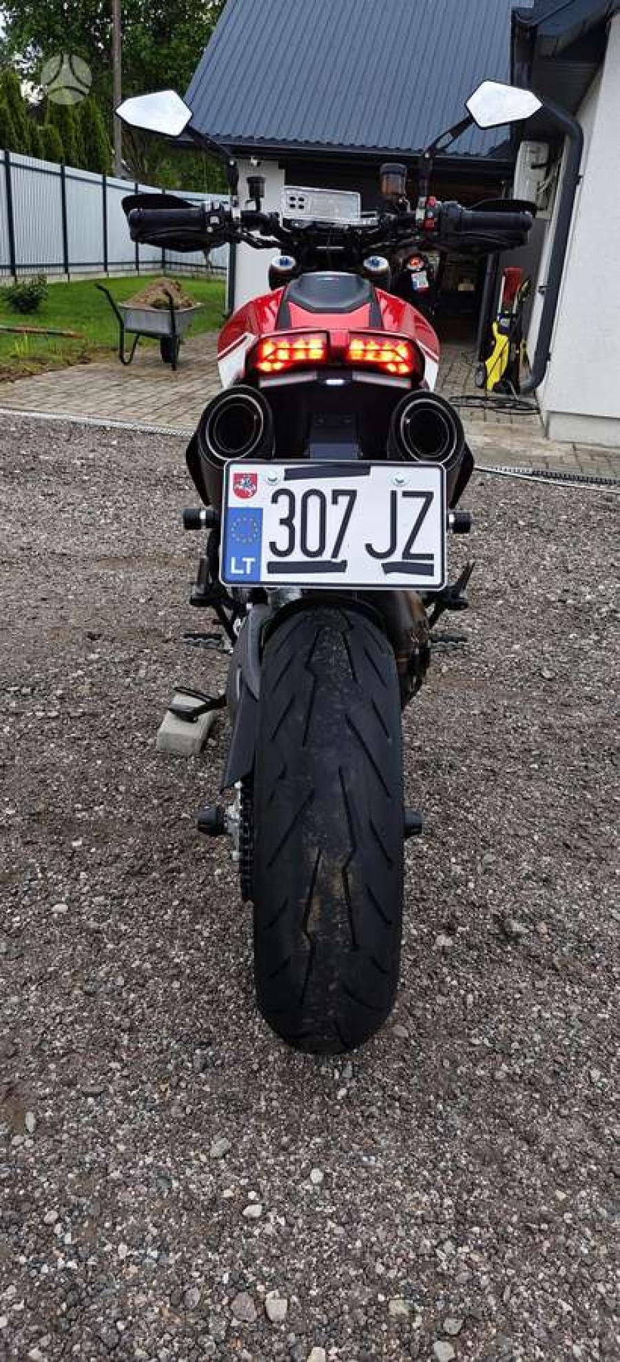 Red Ducati Hypermotard 2020 in Salcininkai, with an engine capacity of 0.94 L and mileage of 8 thousand km for 9600 €, photo 24 on AUTOMOTO.COM.LV