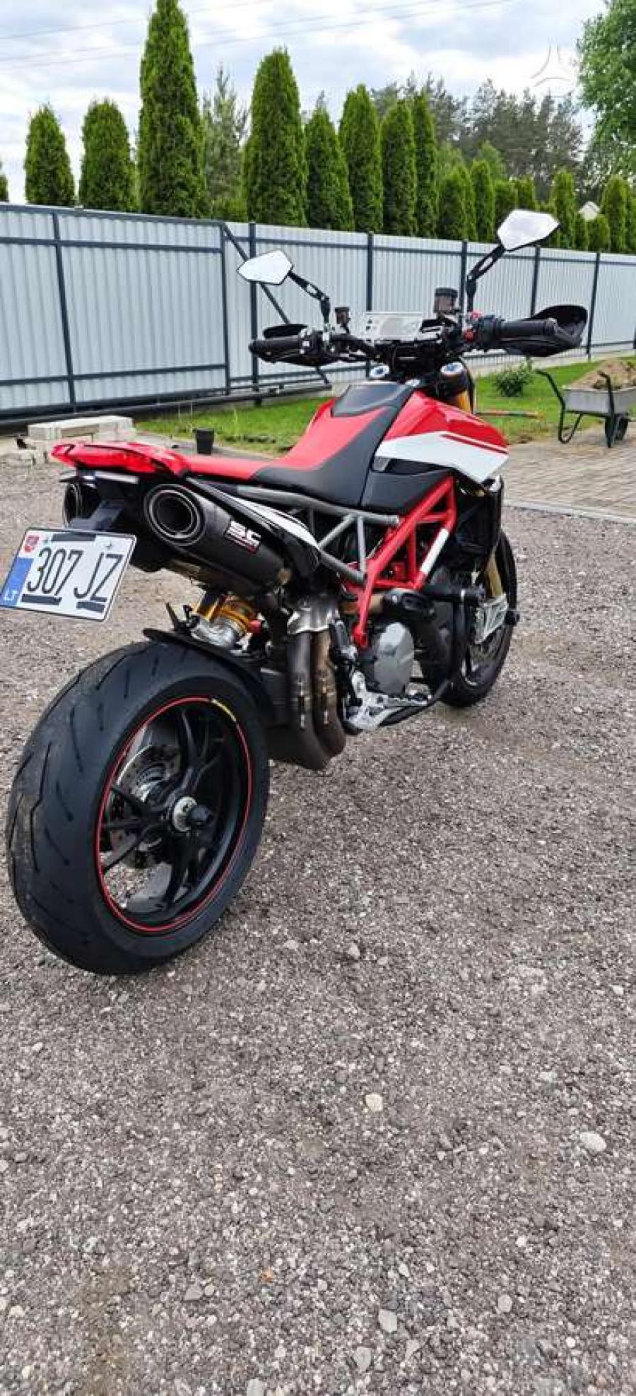 Red Ducati Hypermotard 2020 in Salcininkai, with an engine capacity of 0.94 L and mileage of 8 thousand km for 9600 €, photo 26 on AUTOMOTO.COM.LV