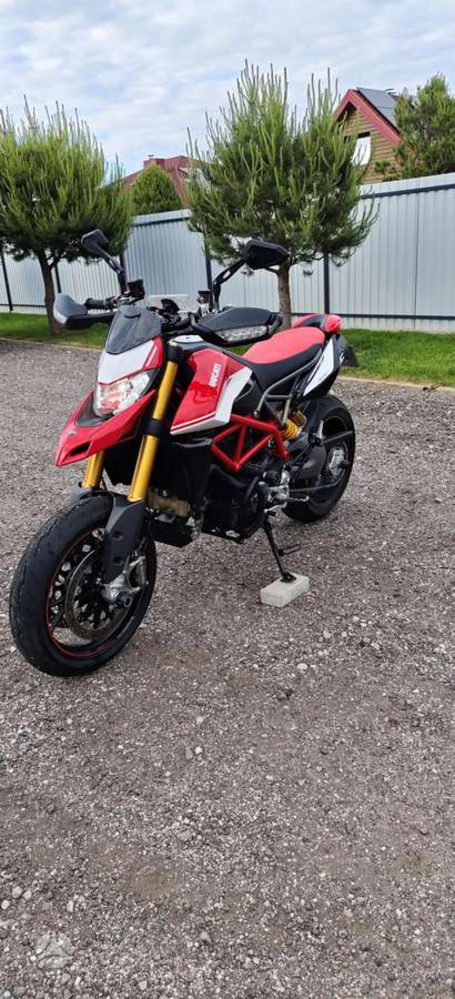 Red Ducati Hypermotard 2020 in Salcininkai, with an engine capacity of 0.94 L and mileage of 8 thousand km for 9600 €, photo 28 on AUTOMOTO.COM.LV