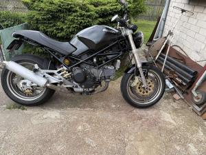 Melns Ducati Monster 2001 Gargždai, ar dzinēja tilpumu 0.90 L un nobraukumu 26 tūkst. km par 1800 €, foto  vietnē AUTOMOTO.COM.LV
