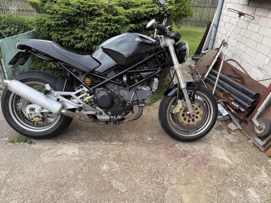 Melns Ducati Monster 2001 Gargždai, ar dzinēja tilpumu 0.90 L un nobraukumu 26 tūkst. km par 1800 €, foto 1 vietnē AUTOMOTO.COM.LV