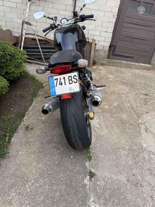 Melns Ducati Monster 2001 Gargždai, ar dzinēja tilpumu 0.90 L un nobraukumu 26 tūkst. km par 1800 €, foto 2 vietnē AUTOMOTO.COM.LV