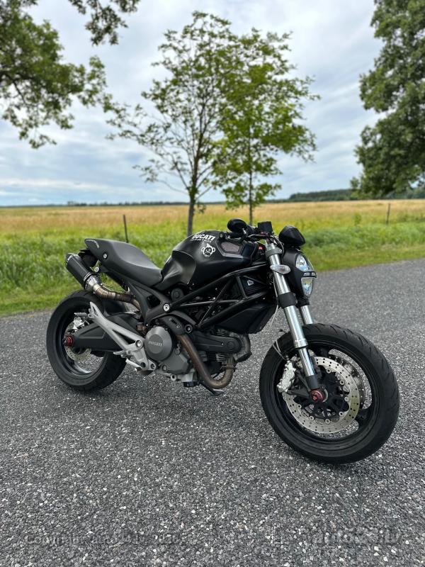 Black Ducati Monster 2009 in Parnu, with an engine capacity of 0.70 L and mileage of 28 thousand km for 2900 €, photo 1 on AUTOMOTO.COM.LV