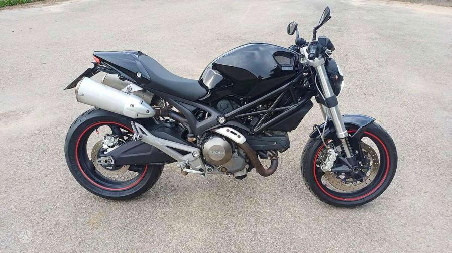 Melns Ducati Monster 2009 Joniškis, ar dzinēja tilpumu 0.70 L un nobraukumu 8 tūkst. km par 3800 €, foto 1 vietnē AUTOMOTO.COM.LV