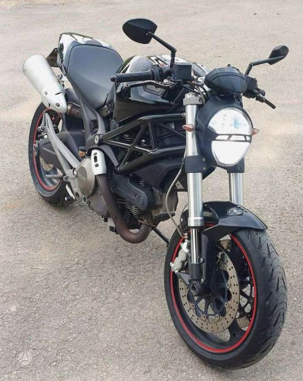 Ducati Monster 2009 Joniškis vietnē Melns Ducati Monster 2009 Joniškis, ar dzinēja tilpumu 0.70 L un nobraukumu 8 tūkst. km par 3800 €, foto 3 vietnē AUTOMOTO.COM.LV