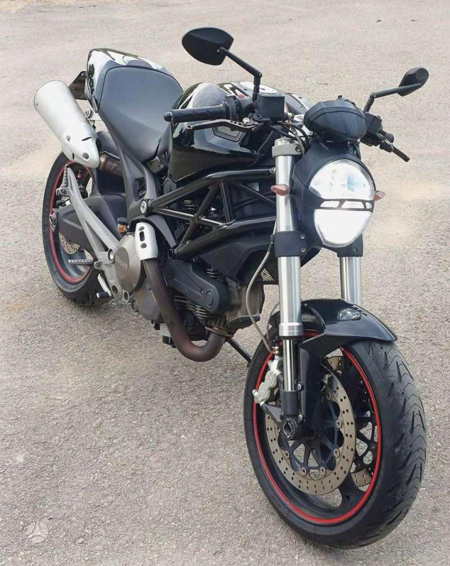 Melns Ducati Monster 2009 Joniškis, ar dzinēja tilpumu 0.70 L un nobraukumu 8 tūkst. km par 3800 €, foto 3 vietnē AUTOMOTO.COM.LV