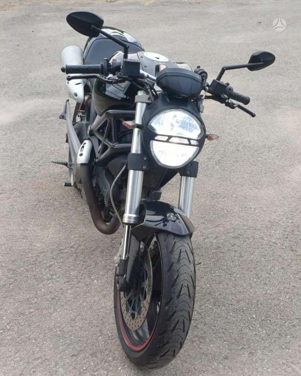Ducati Monster 2009 Joniškis vietnē Melns Ducati Monster 2009 Joniškis, ar dzinēja tilpumu 0.70 L un nobraukumu 8 tūkst. km par 3800 €, foto 4 vietnē AUTOMOTO.COM.LV