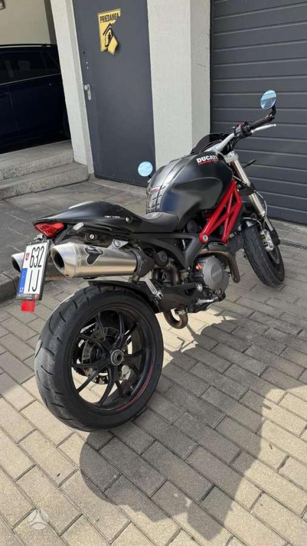 Melns Ducati Monster 2013 Viļņa, ar dzinēja tilpumu 0.80 L un nobraukumu 26 tūkst. km par 5250 €, foto 9 vietnē AUTOMOTO.COM.LV
