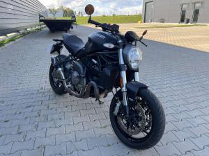 Melns Ducati Monster 2018 Viļņa, ar dzinēja tilpumu 0.82 L un nobraukumu 15 tūkst. km par 5990 €, foto  vietnē AUTOMOTO.COM.LV