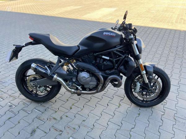Ducati Monster 2018 in Vilnius on AUTOMOTO.COM.LV Black Ducati Monster 2018 in Vilnius, with an engine capacity of 0.82 L and mileage of 15 thousand km for 5990 €, photo 3 on AUTOMOTO.COM.LV