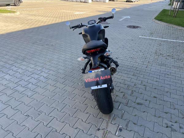 Ducati Monster 2018 in Vilnius on AUTOMOTO.COM.LV Black Ducati Monster 2018 in Vilnius, with an engine capacity of 0.82 L and mileage of 15 thousand km for 5990 €, photo 8 on AUTOMOTO.COM.LV