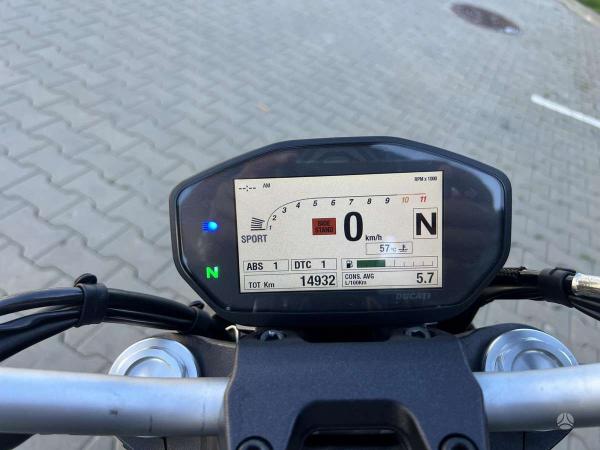 Ducati Monster 2018 in Vilnius on AUTOMOTO.COM.LV Black Ducati Monster 2018 in Vilnius, with an engine capacity of 0.82 L and mileage of 15 thousand km for 5990 €, photo 11 on AUTOMOTO.COM.LV