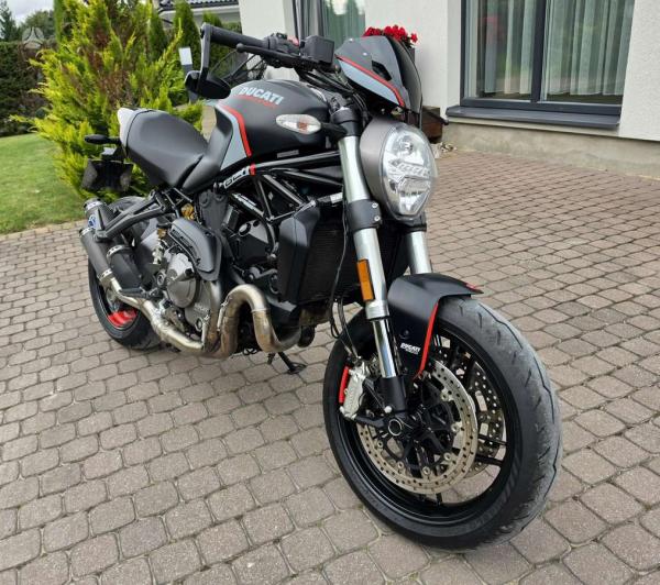 Ducati Monster 2019 Kelmė vietnē Melns Ducati Monster 2019 Kelmė, ar dzinēja tilpumu 0.82 L un nobraukumu 13 tūkst. km par 7150 €, foto 1 vietnē AUTOMOTO.COM.LV