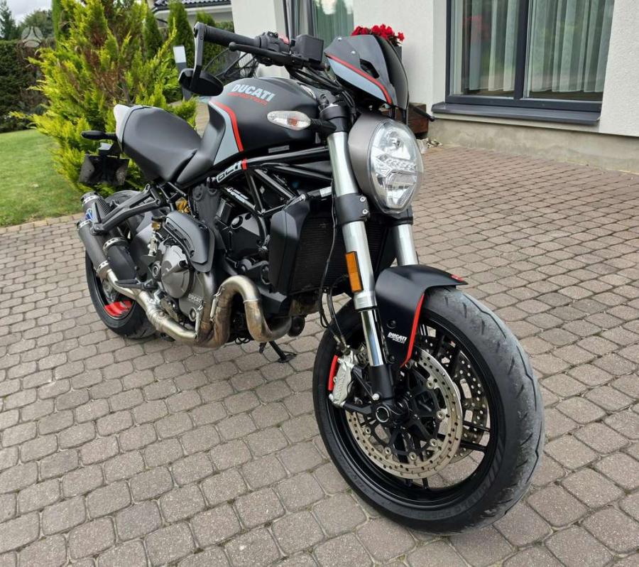 Melns Ducati Monster 2019 Kelmė, ar dzinēja tilpumu 0.82 L un nobraukumu 13 tūkst. km par 7150 €, foto 1 vietnē AUTOMOTO.COM.LV