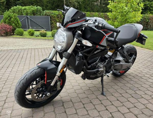 Ducati Monster 2019 Kelmė vietnē Melns Ducati Monster 2019 Kelmė, ar dzinēja tilpumu 0.82 L un nobraukumu 13 tūkst. km par 7150 €, foto 3 vietnē AUTOMOTO.COM.LV