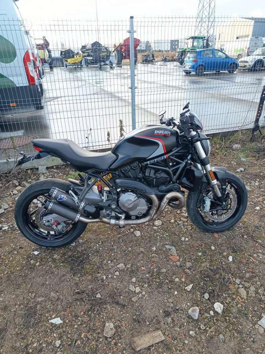 Melns Ducati Monster 2021 Kauņa, ar dzinēja tilpumu 0.82 L un nobraukumu 20 tūkst. km par 4899 €, foto 16 vietnē AUTOMOTO.COM.LV