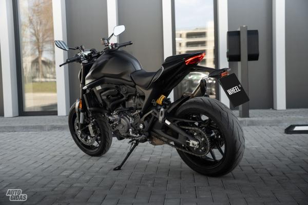 Melns Ducati Monster 2022 Viļņa, ar dzinēja tilpumu 0.94 L un nobraukumu 8 tūkst. km par 8900 €, foto 3 vietnē AUTOMOTO.COM.LV