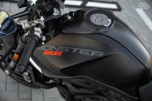 Melns Ducati Monster 2022 Viļņa, ar dzinēja tilpumu 0.94 L un nobraukumu 8 tūkst. km par 8900 €, foto 6 vietnē AUTOMOTO.COM.LV
