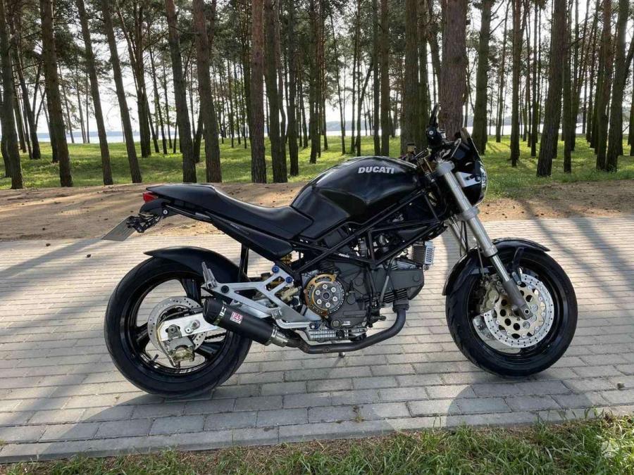 Grey Ducati Monster 1999 in Kaunas, with an engine capacity of 0.90 L and mileage of 52 thousand km for 2499 €, photo 1 on AUTOMOTO.COM.LV