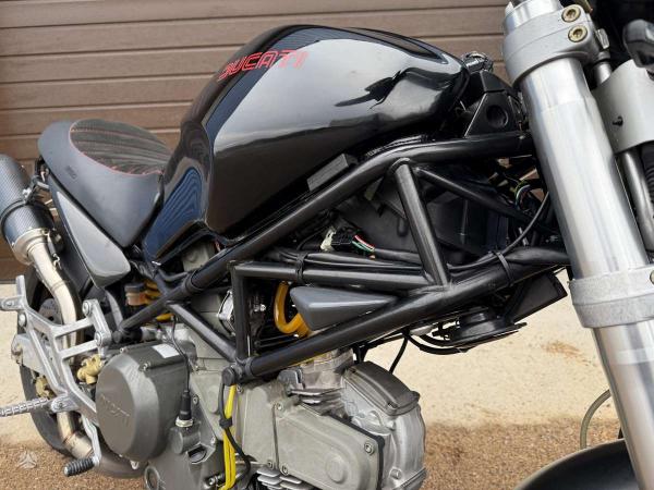 Ducati Monster 2000 Ukmergė, ar dzinēja tilpumu 0.60 L un nobraukumu 48 tūkst. km par 1850 €, foto 11 vietnē AUTOMOTO.COM.LV