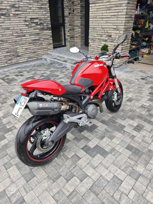 Ducati Monster 2008 Viļņa, ar dzinēja tilpumu 0.70 L un nobraukumu 45 tūkst. km par 2700 €, foto 6 vietnē AUTOMOTO.COM.LV
