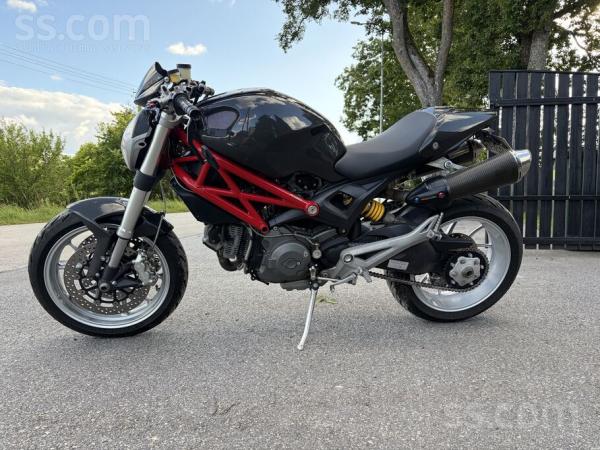 Ducati Monster 2009 in Riga, with an engine capacity of 1.10 L and mileage of 0 thousand km for 6000 €, photo 1 on AUTOMOTO.COM.LV