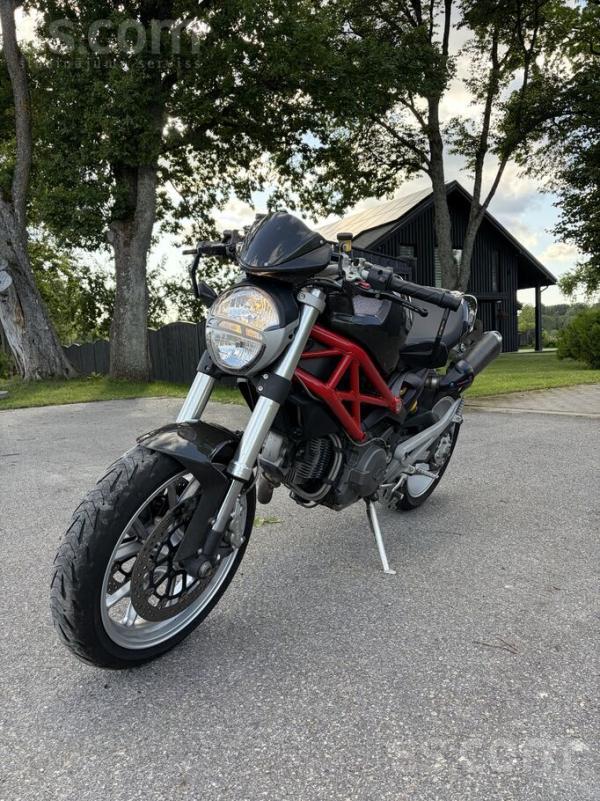 Ducati Monster 2009 in Riga, with an engine capacity of 1.10 L and mileage of 0 thousand km for 6000 €, photo 4 on AUTOMOTO.COM.LV