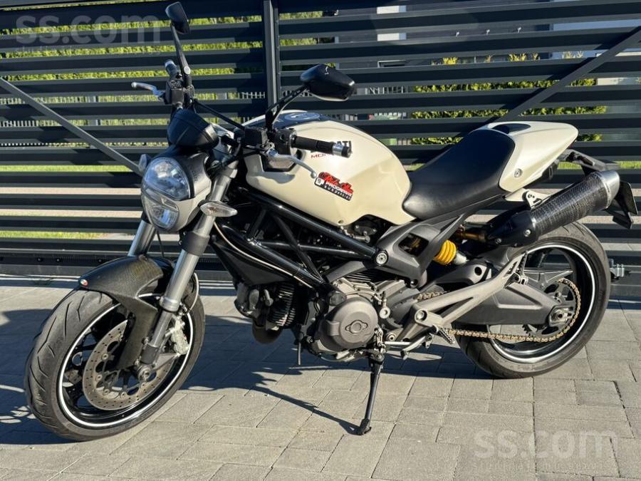 Ducati Monster 2010 in Riga, with an engine capacity of 0.70 L and mileage of 0 thousand km for 4900 €, photo 1 on AUTOMOTO.COM.LV