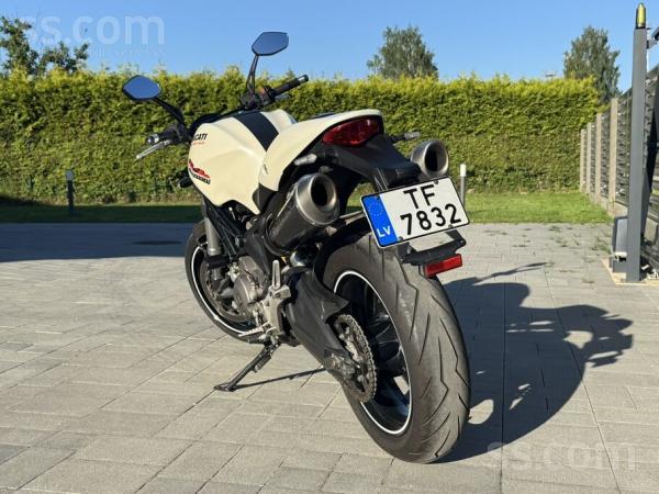 Ducati Monster 2010 in Riga, with an engine capacity of 0.70 L and mileage of 0 thousand km for 4900 €, photo 4 on AUTOMOTO.COM.LV