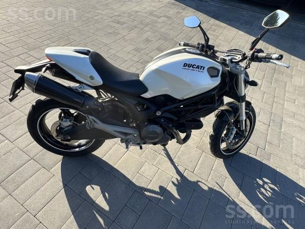 Ducati Monster 2010 in Riga, with an engine capacity of 0.70 L and mileage of 0 thousand km for 4900 €, photo 5 on AUTOMOTO.COM.LV