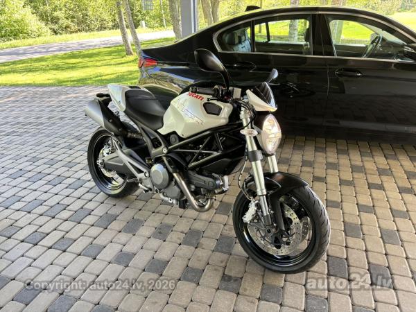 Ducati Monster 2010 Tallina, ar dzinēja tilpumu 0.70 L un nobraukumu 39 tūkst. km par 3800 €, foto 1 vietnē AUTOMOTO.COM.LV