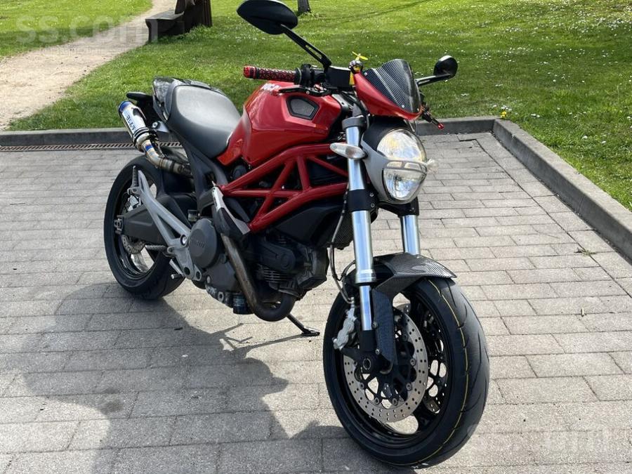 Ducati Monster 2014 in Dobele, with an engine capacity of 0.70 L and mileage of 0 thousand km for 3900 €, photo 3 on AUTOMOTO.COM.LV