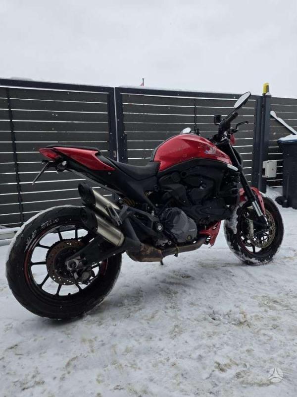 Ducati Monster 2021 in Vilnius, with an engine capacity of 0.94 L and mileage of 1 thousand km for 4950 €, photo 3 on AUTOMOTO.COM.LV